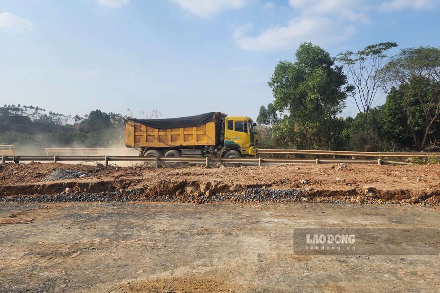 Đất tặc ở Phú Thọ làm ngày bị phát hiện liền chuyển sang làm đêm