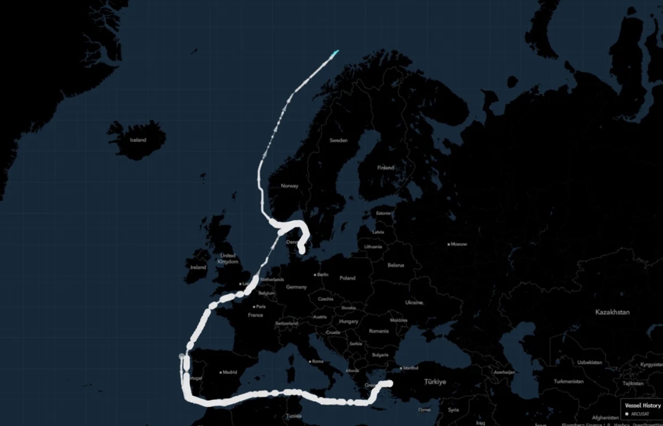 Oil ship to Russia suddenly turns back in the Baltic Sea