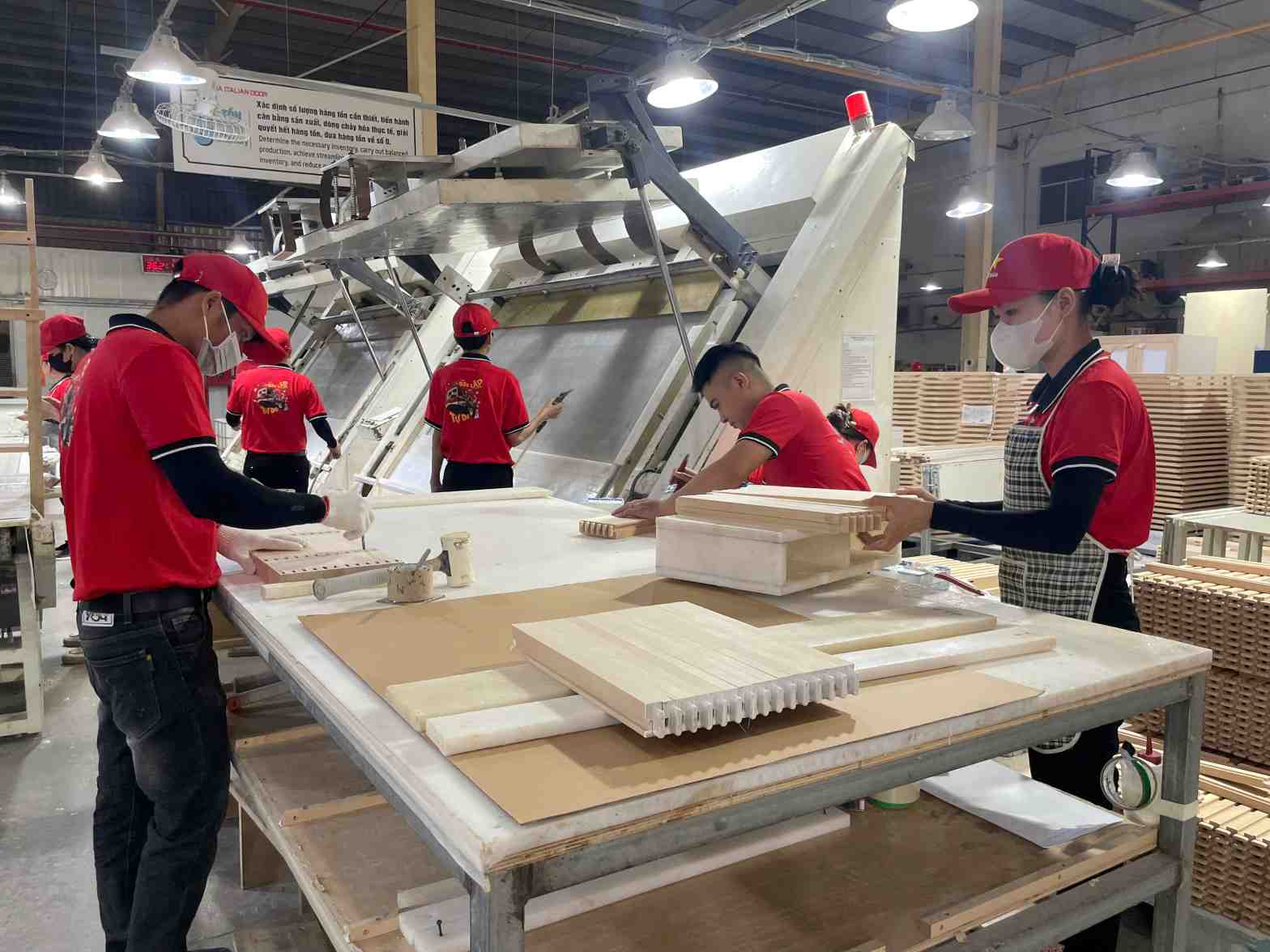 Trade union strives to bring a full Tet to union members and workers