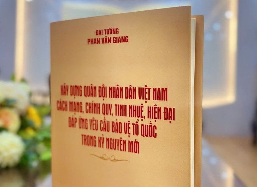 Launching a book about building the Army by General Phan Van Giang