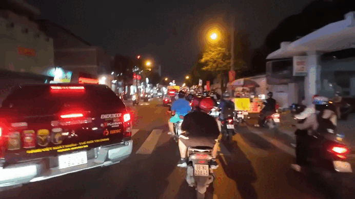 Công an TPHCM kịp thời mở đường đưa bé trai 2 tuổi đến bệnh viện cấp cứu