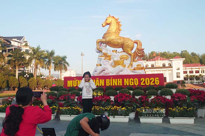 Điện Biên lần đầu có linh vật, người dân thích thú