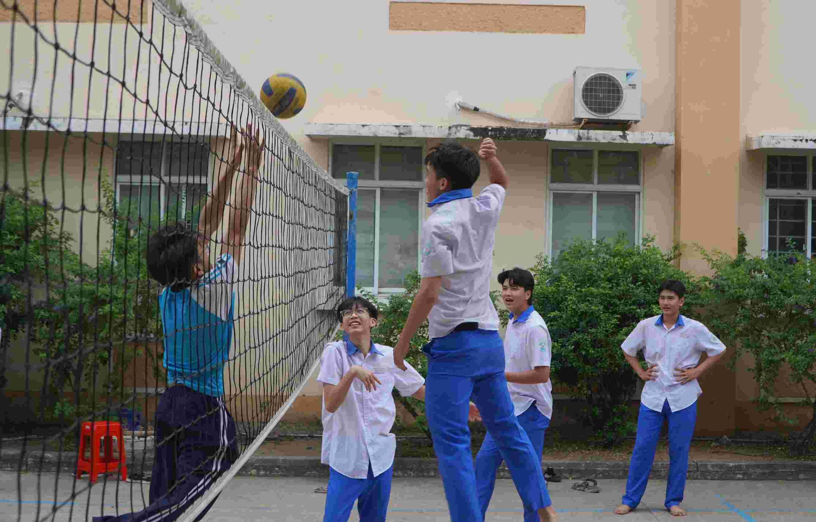 TPHCM hôm nay: Cầu vượt tại nút giao An Phú sắp thông xe