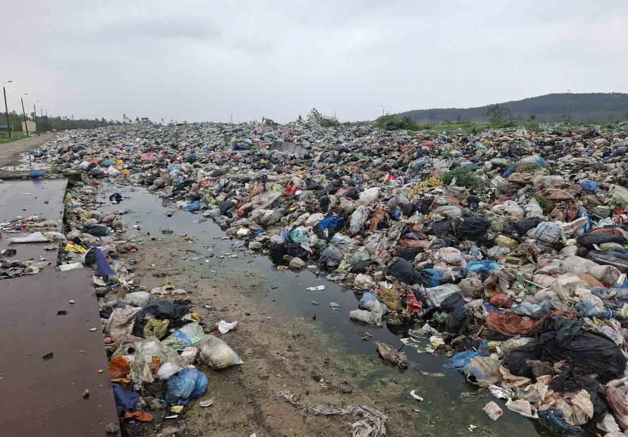 Rác chất cao dù khu xử lý hết hạn hoạt động