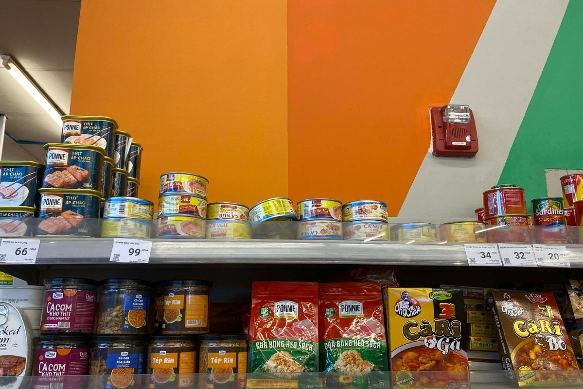 Consumers lose faith, supermarket shelves no longer have boxed goods Ha ...