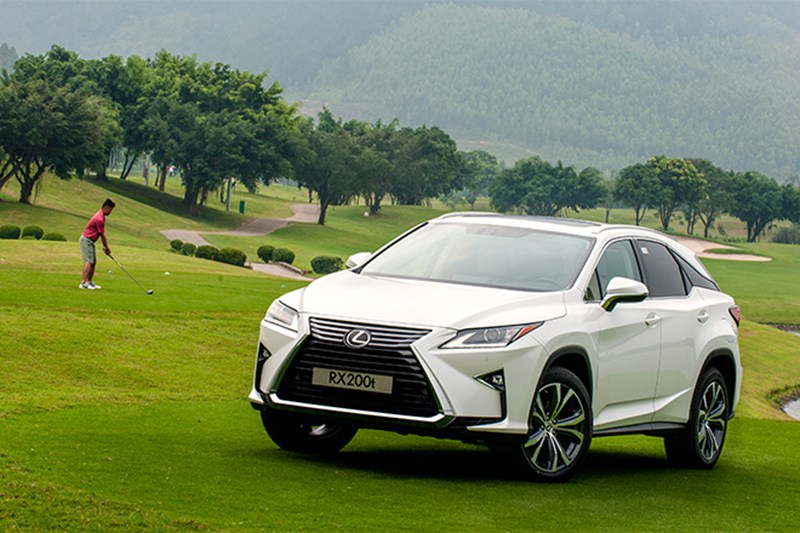 Lexus tung hàng nóng “săn” đại gia Việt